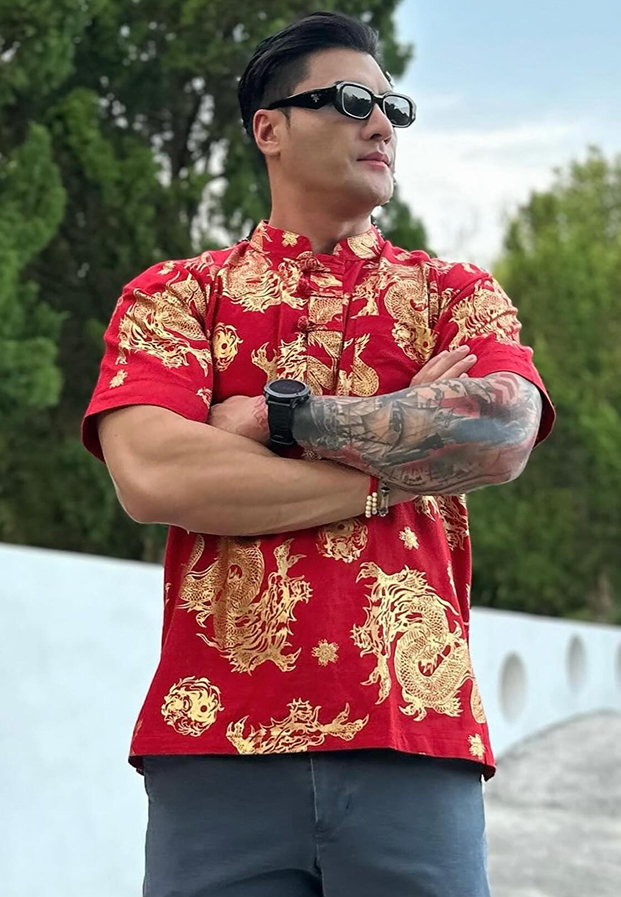 Ohm Jirapong เปิดวาร์ปหนุ่มฮอตกล้ามแน่น ลีลาดีเร้าใจ ทีเด็ดดาวทวิต