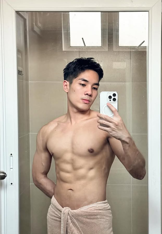 Benz Surawee เปิดวาร์ปนายแบบหุ่นสวย เป้าตุงเร้าใจ สไตล์สุดเซ็กซี่