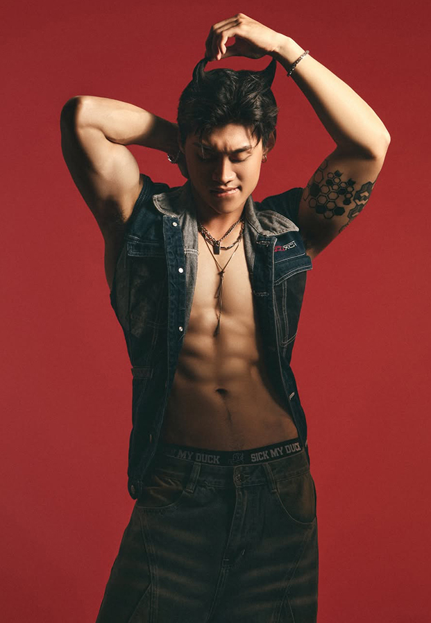 Phan Nhat V เปิดวาร์ปนายแบบชาวเวียดนาม ซิกแพคแน่น หล่อเท่งานดี