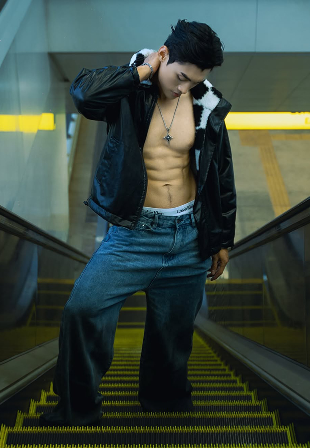 Phan Nhat V เปิดวาร์ปนายแบบชาวเวียดนาม ซิกแพคแน่น หล่อเท่งานดี