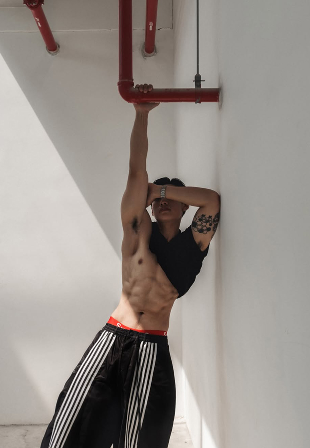 Phan Nhat V เปิดวาร์ปนายแบบชาวเวียดนาม ซิกแพคแน่น หล่อเท่งานดี