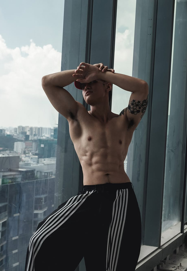 Phan Nhat V เปิดวาร์ปนายแบบชาวเวียดนาม ซิกแพคแน่น หล่อเท่งานดี