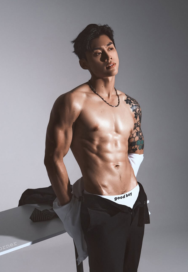 Phan Nhat V เปิดวาร์ปนายแบบชาวเวียดนาม ซิกแพคแน่น หล่อเท่งานดี