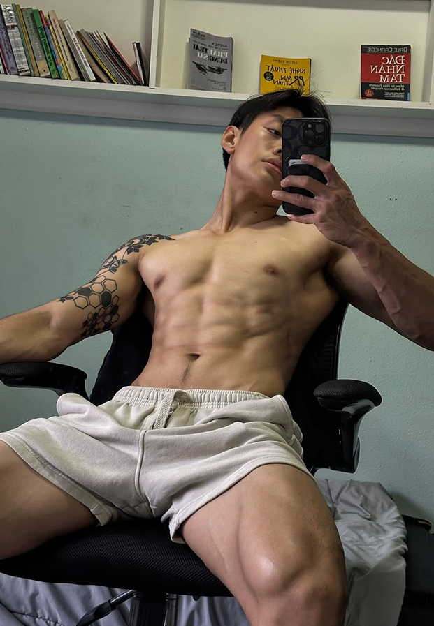 Phan Nhat V เปิดวาร์ปนายแบบชาวเวียดนาม ซิกแพคแน่น หล่อเท่งานดี