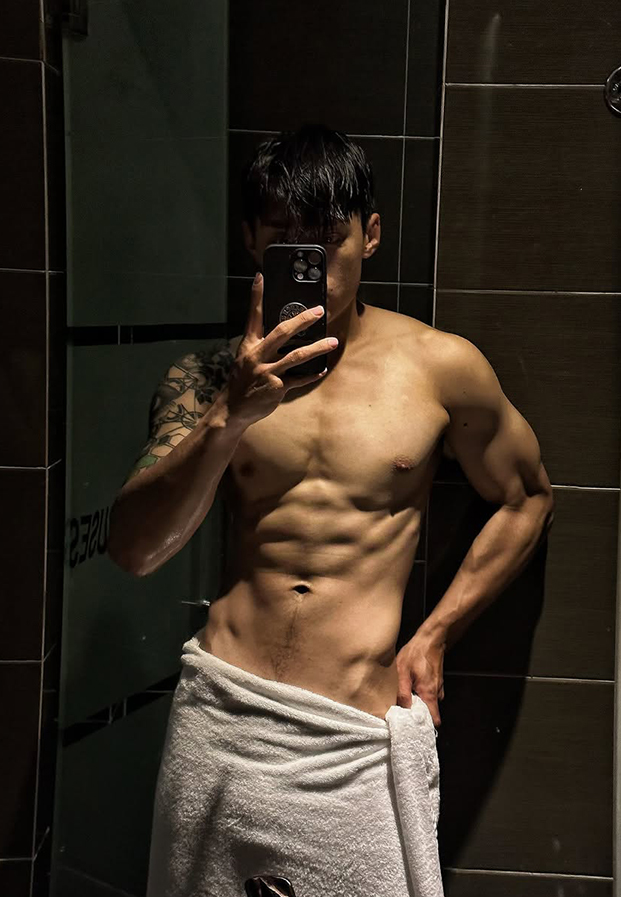 Phan Nhat V เปิดวาร์ปนายแบบชาวเวียดนาม ซิกแพคแน่น หล่อเท่งานดี